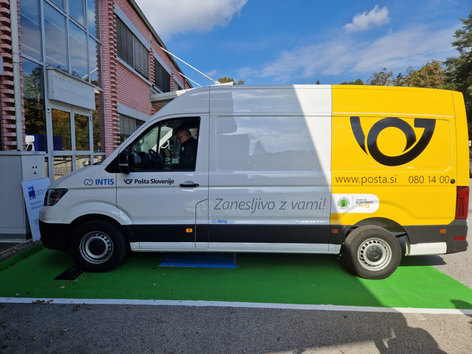 Pošta Slovenije s prvim brezstično polnjenim električnim dostavnim ...